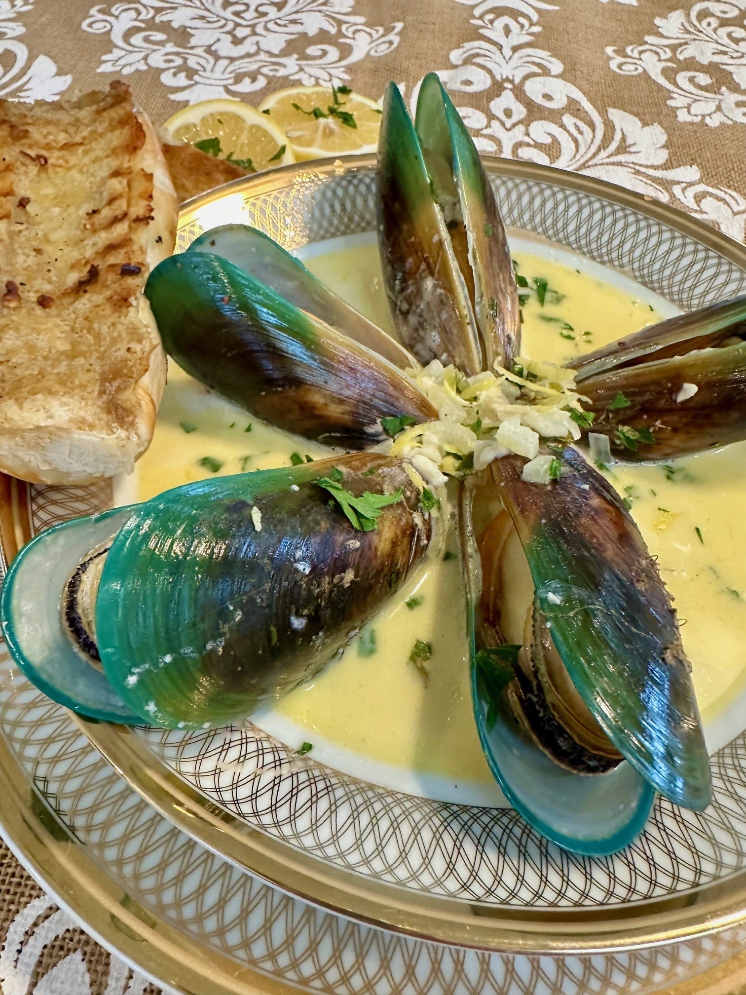 Mussels in Lemon Garlic Sauce – Tangleby Gardens